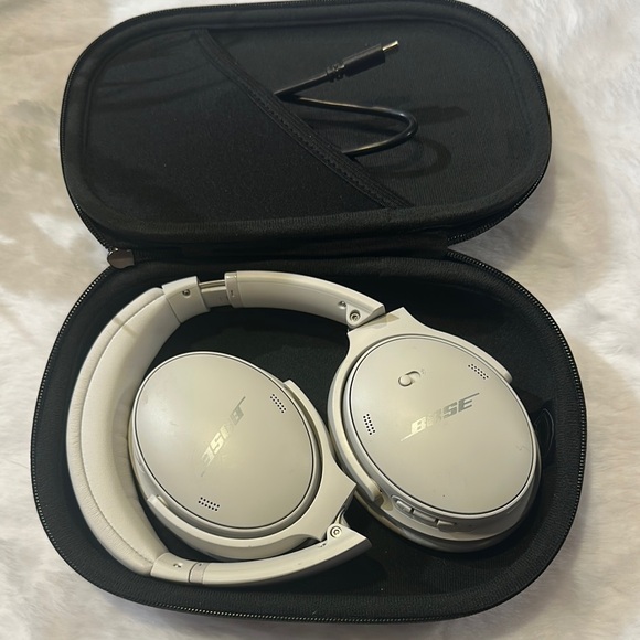 Bose | Headphones | Bose White Wireless Headphones With Case Quiet ...